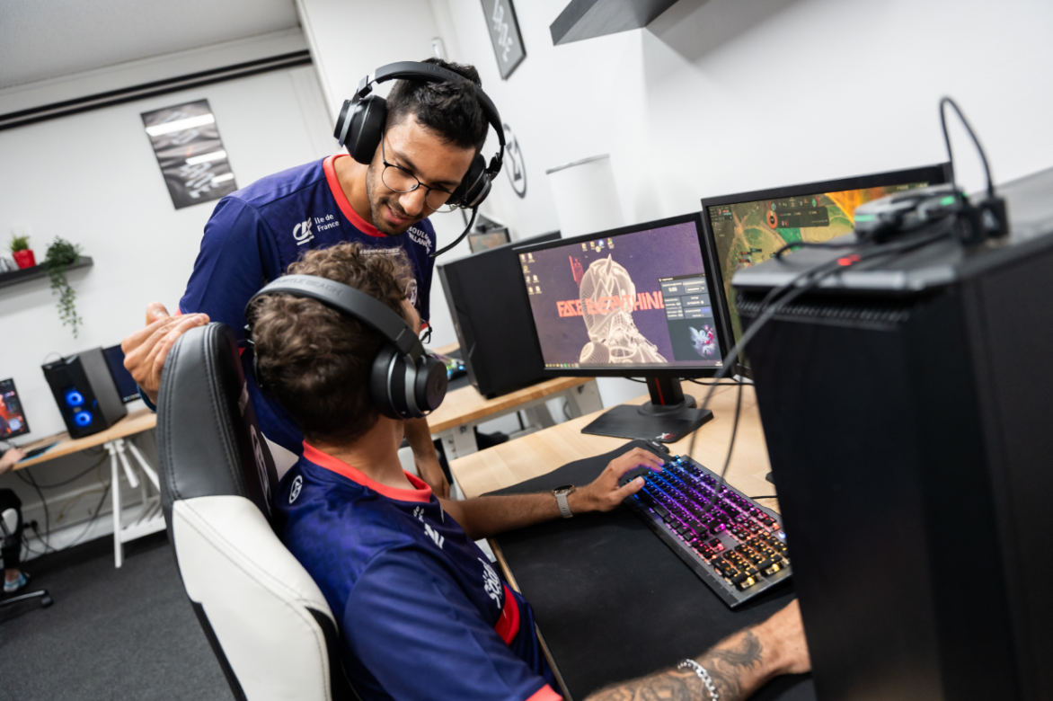 La communication dans une équipe d'esport - Globe Trotter Place